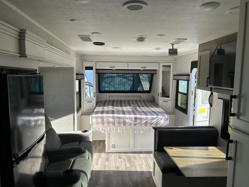 New 2026 and 2025 Jayco RVs – Jay's RV Centre